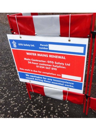 Courtesy Sign with Bungee Ties 810 x 610 Fluted Polypropylene