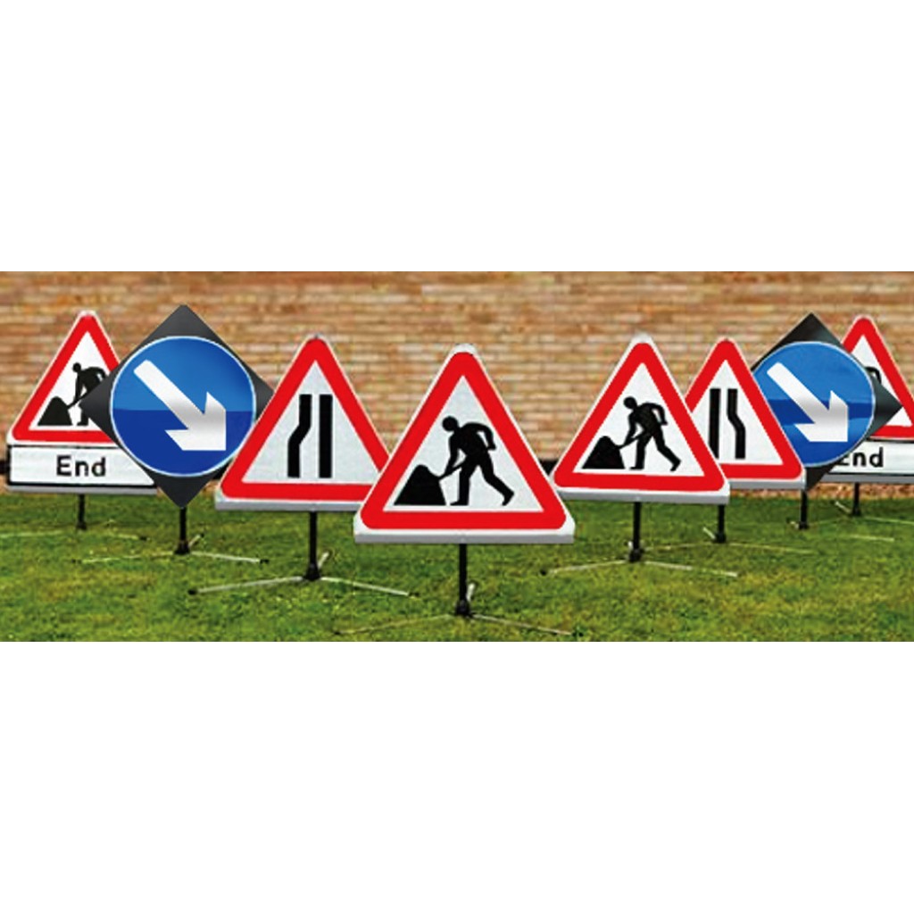 Chapter 8 Roll-Up Sign Kit (8 x 750mm Reflective Signs+Tripods in 2 Bags)