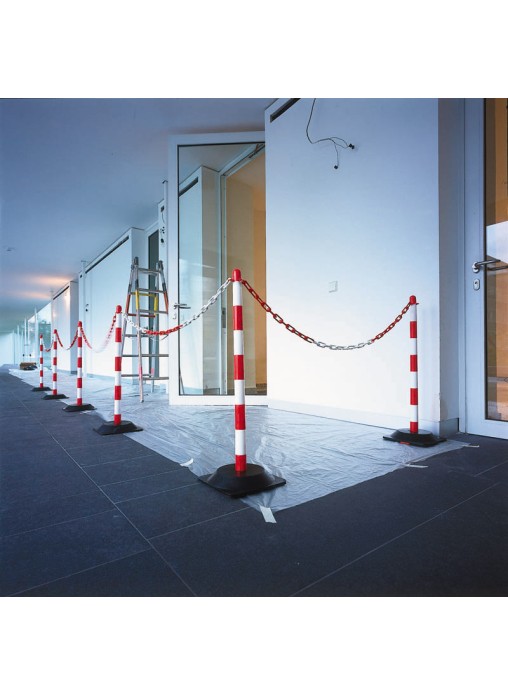 Red & White Chain Post Kit - 6 Posts - 10m Chain - Hooks & Links